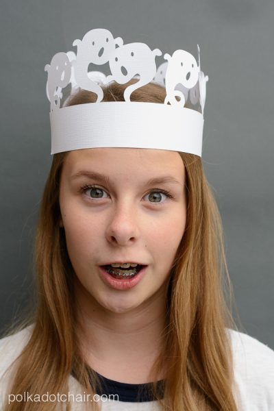 How to Make a Paper Crowns; Halloween Party Ideas & DIY Photo Booth Props