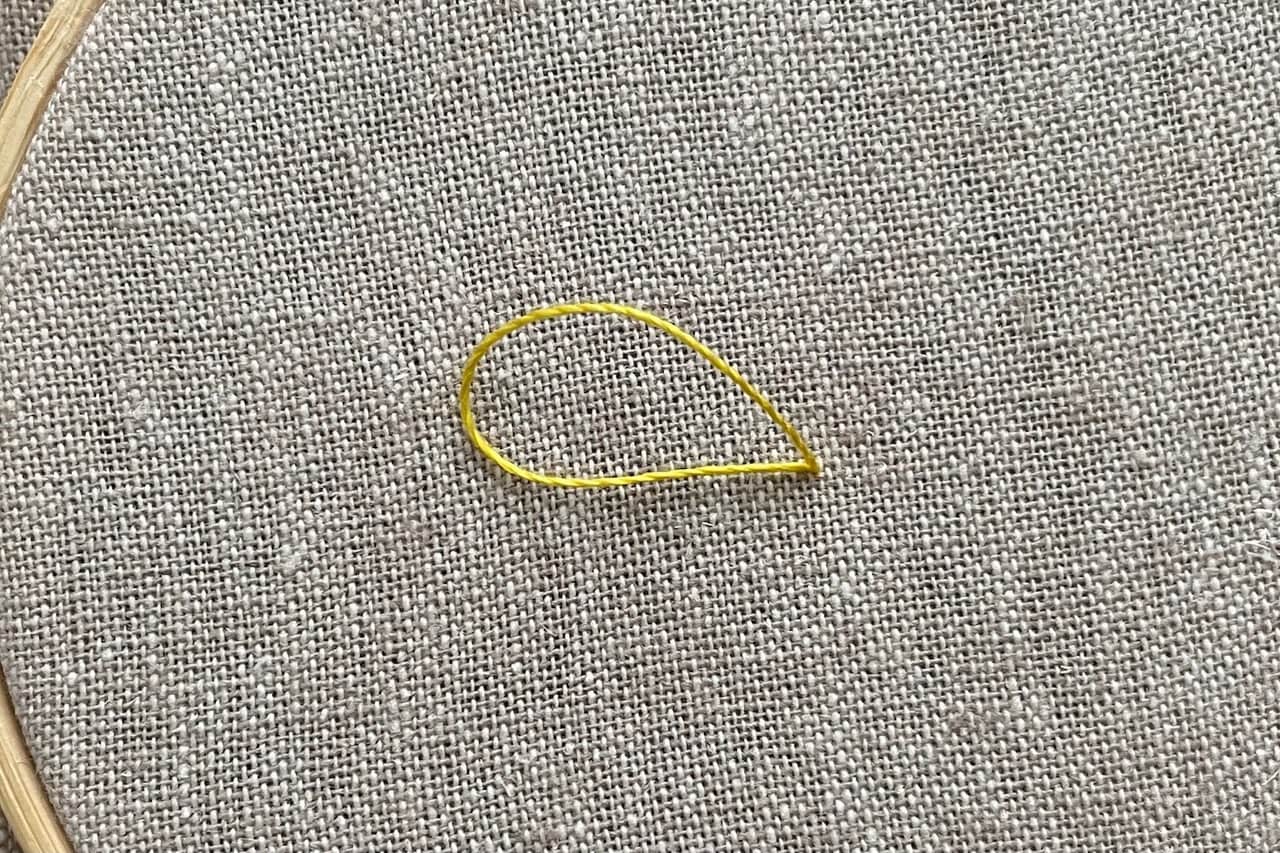 Free Spring Sampler Stitch Hand-Embroidery Pattern | Polka Dot Chair