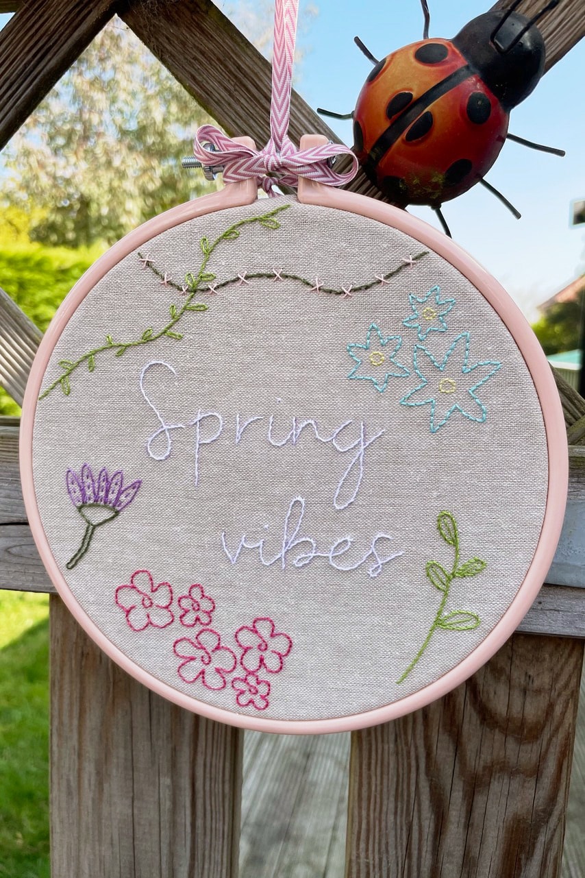 Free Spring Sampler Stitch Hand-Embroidery Pattern | Polka Dot Chair